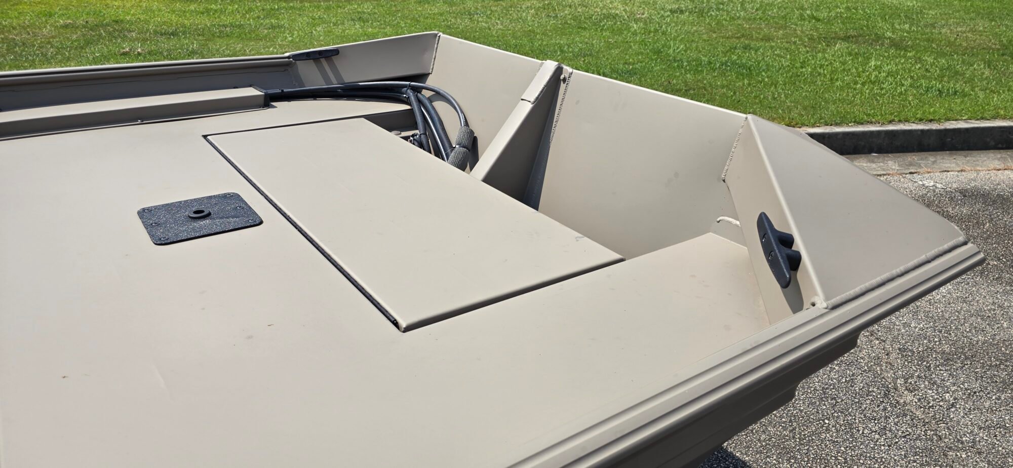 2025 Alweld Jon Boat 1752VV Marsh Side Console with Prop Tunnel | Big ...